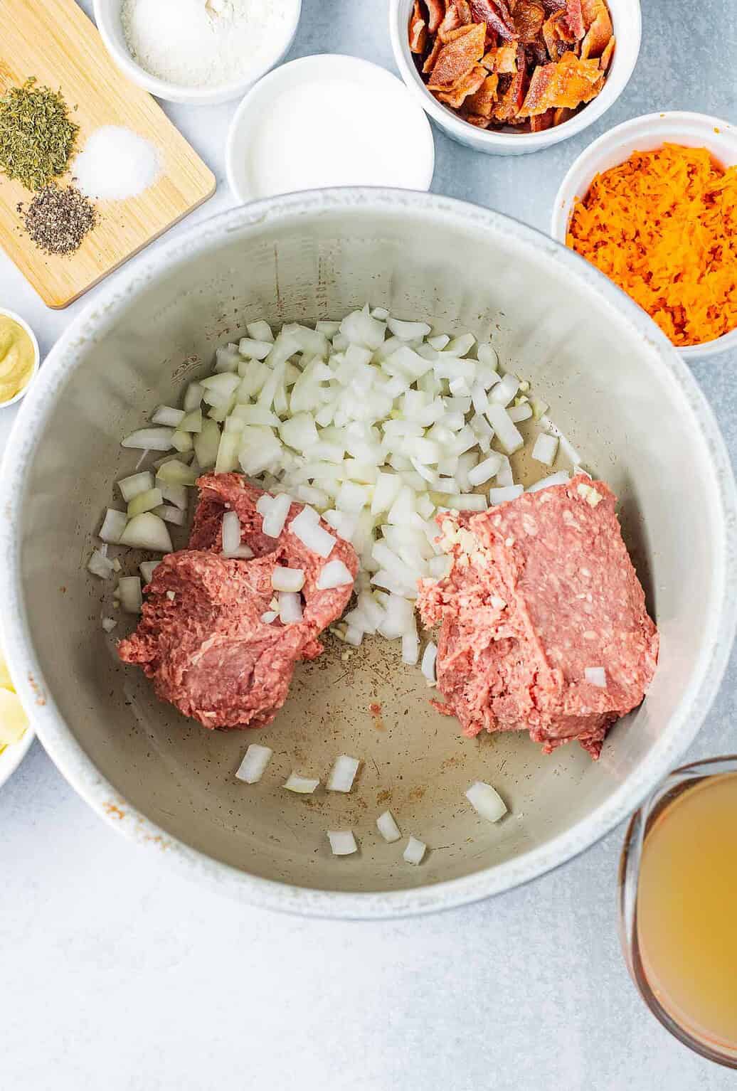 The Instant Pot Cheeseburger Soup That Became An Instant Hit