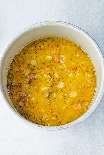 The Instant Pot Cheeseburger Soup That Became An Instant Hit